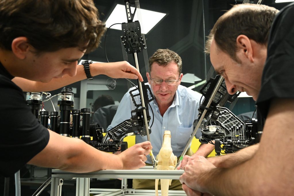 Using artificial evolution to design bespoke surgical snakebots - Robohub